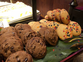 Jantar com personagens no Aulani - Rodei Viagens